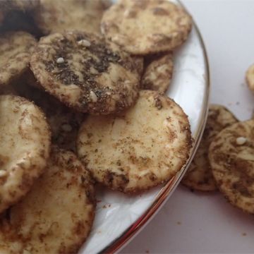 Quality OU KOSHER Senbei Rice Crackers Coarse Delicious Sesame Seed Biscuits for sale