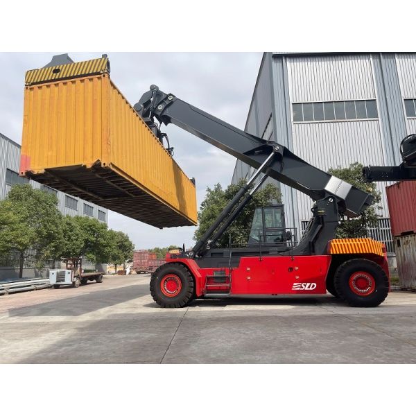 Quality 45T Container Forklift Reach Stacker With Engine for sale