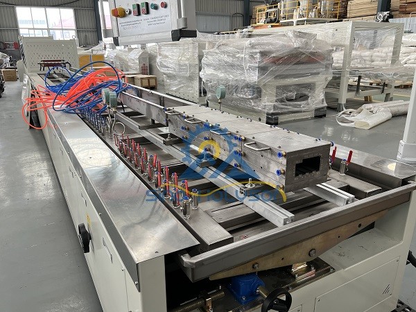 Quality SIEMENS PLC Touch Screen Wood Plastic Composite WPC Door Frame Extrusion Machine for sale