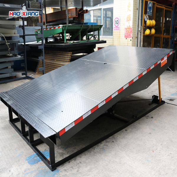 Quality Blue Adjustable Height Loading Dock 10T Shipping Dock Plate for sale